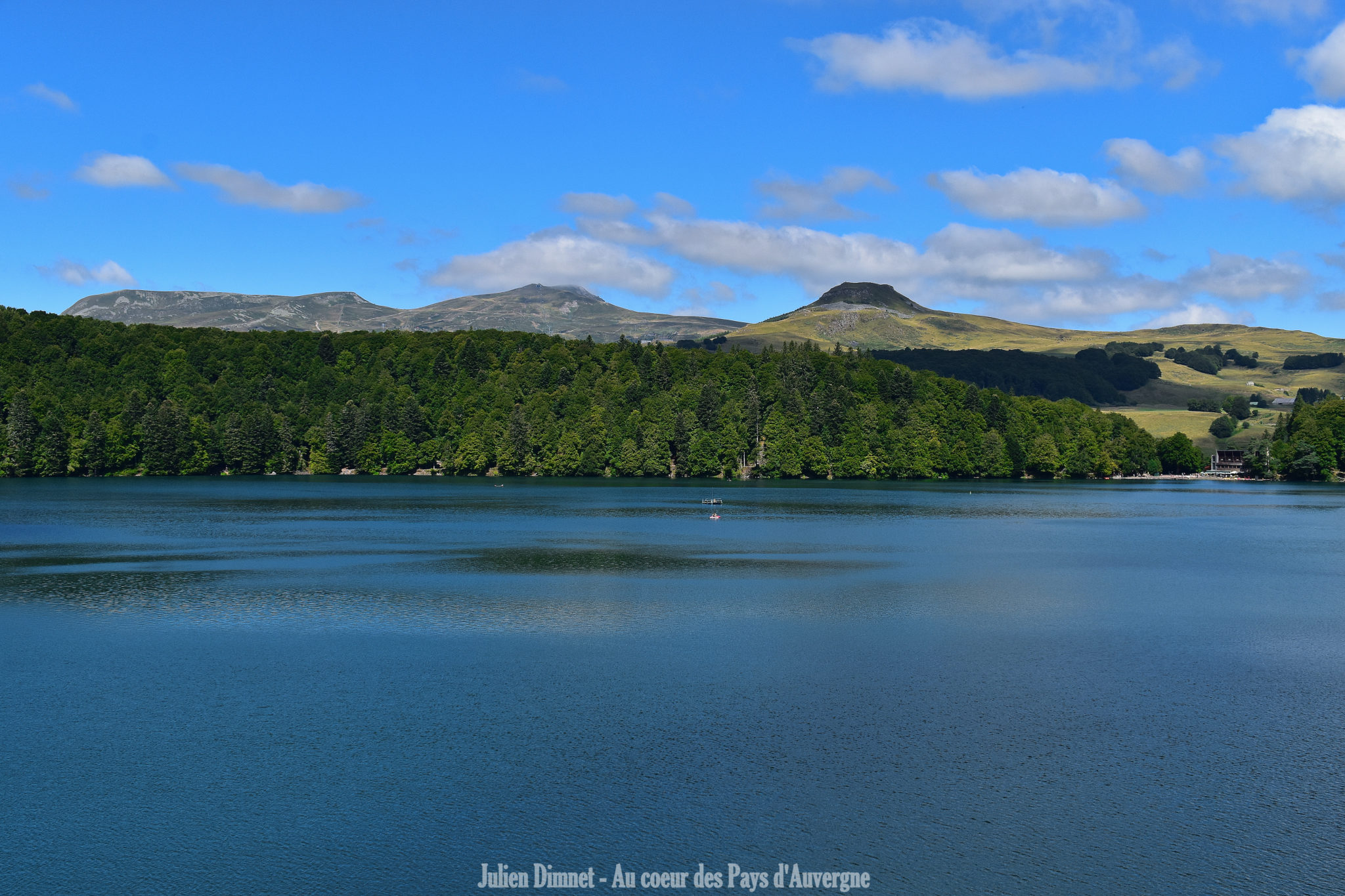 Le Lac Pavin (63) – Au Cœur des Pays d'Auvergne
