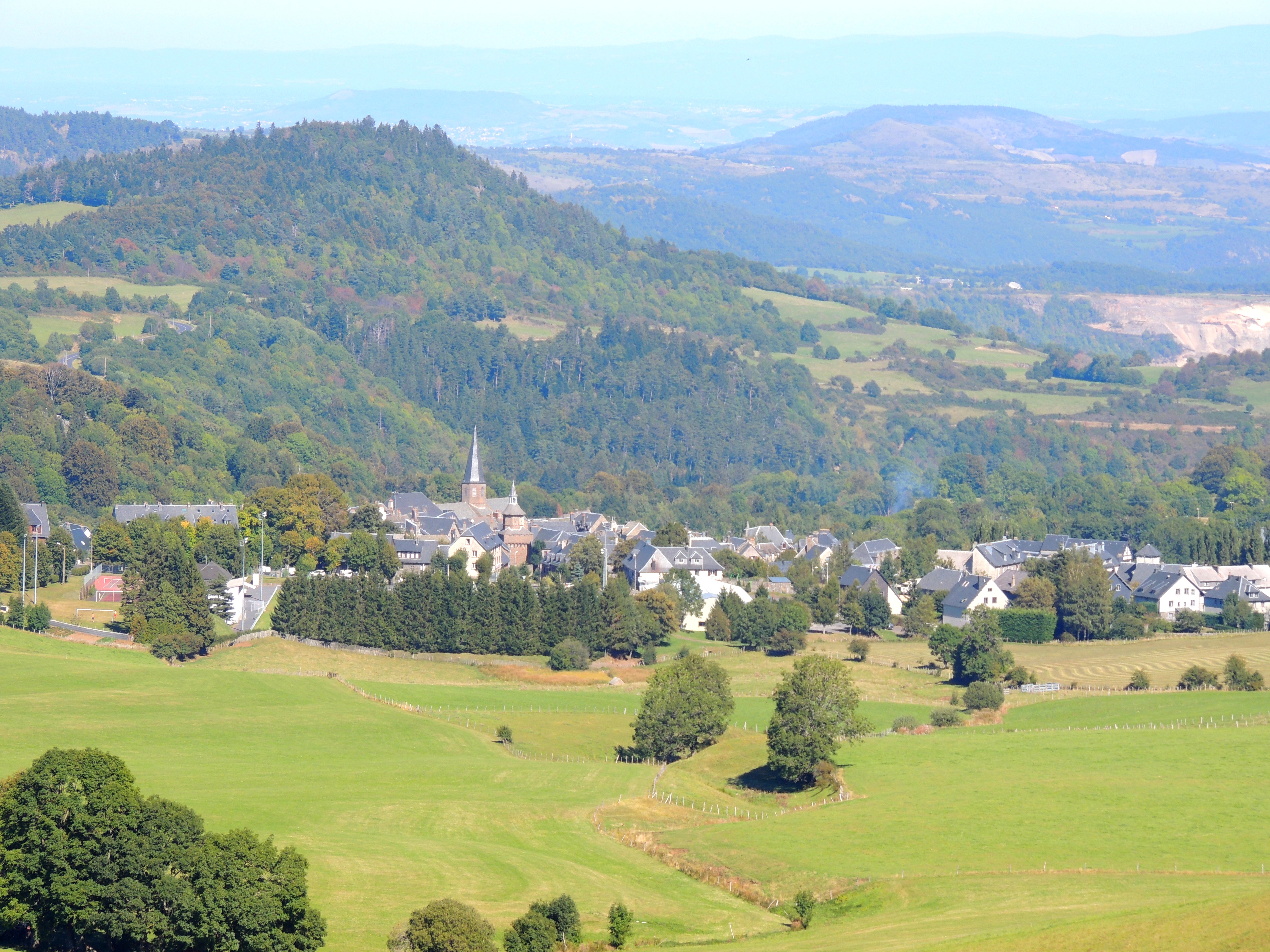 Besse-et-Saint-Anastaise (63) – Au Cœur des Pays d'Auvergne