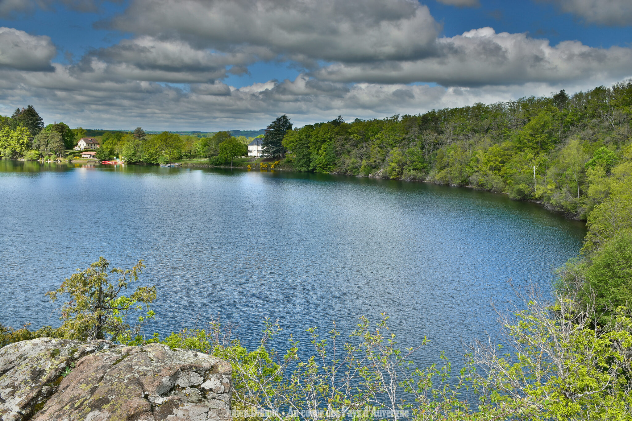 Le Gour de Tazenat (63) – Au Cœur des Pays d'Auvergne