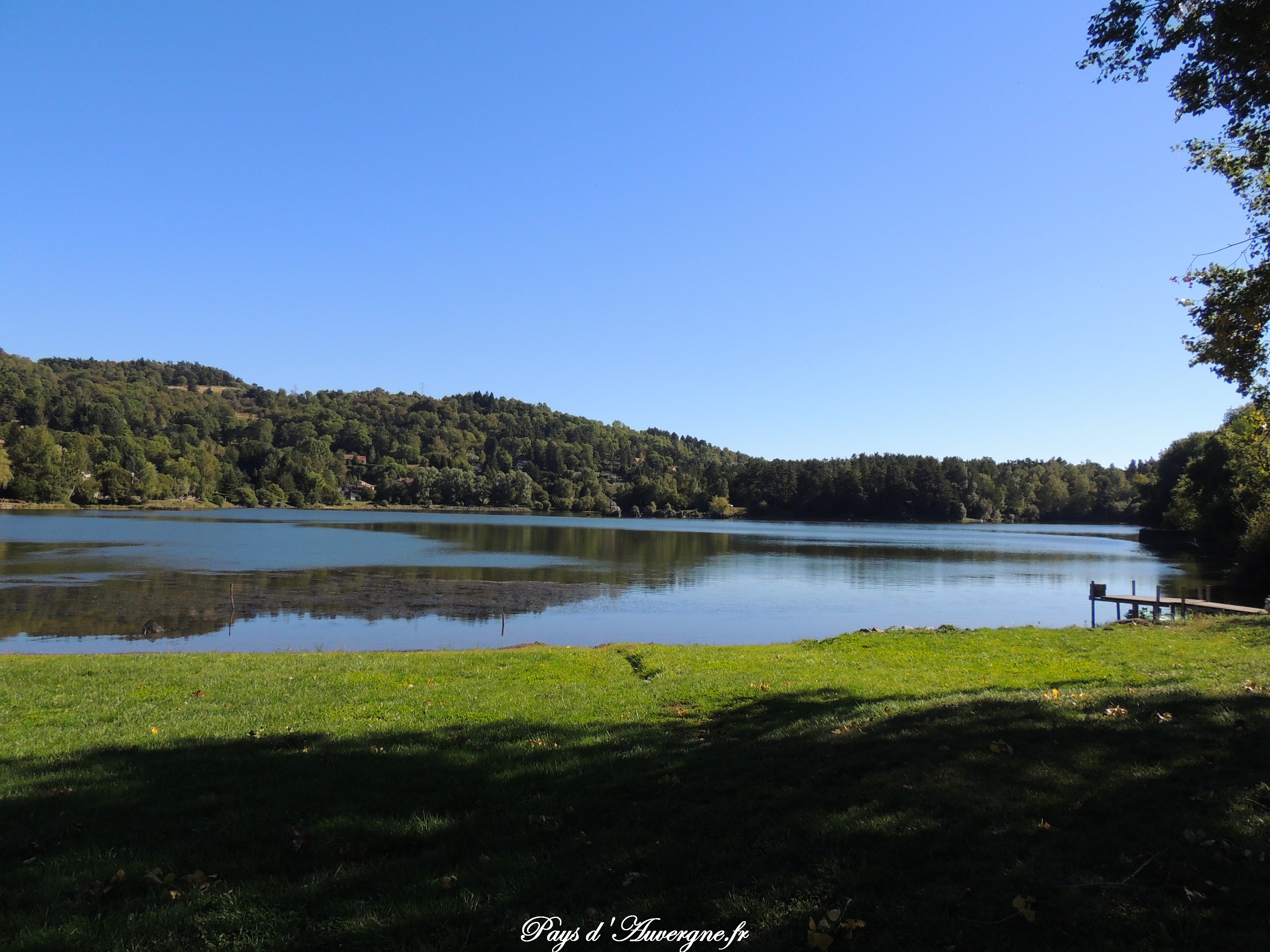 Le Lac de La Cassière (63) – Au Cœur des Pays d'Auvergne