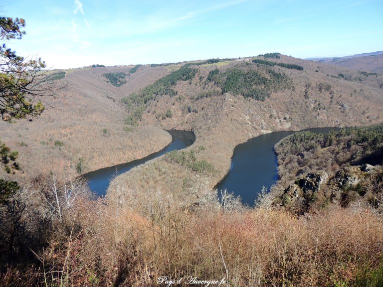 Le Lac de La Cassière (63) – Au Cœur des Pays d'Auvergne