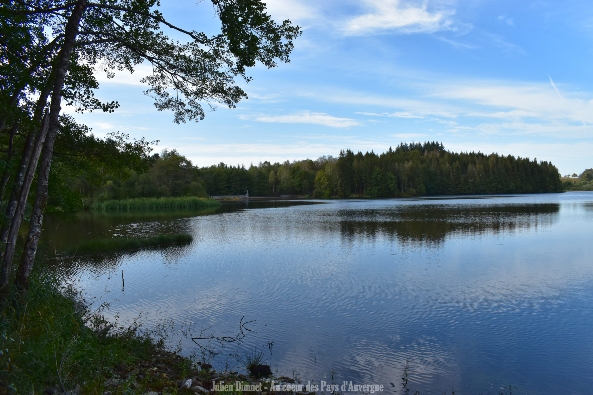 Le Lac du Tact (15) – Au Cœur des Pays d'Auvergne