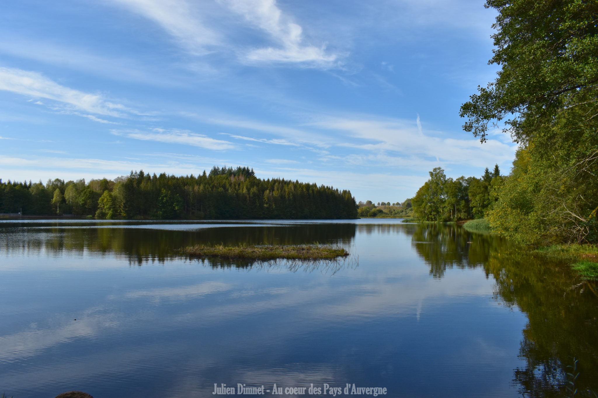 Le Lac du Tact (15) – Au Cœur des Pays d'Auvergne
