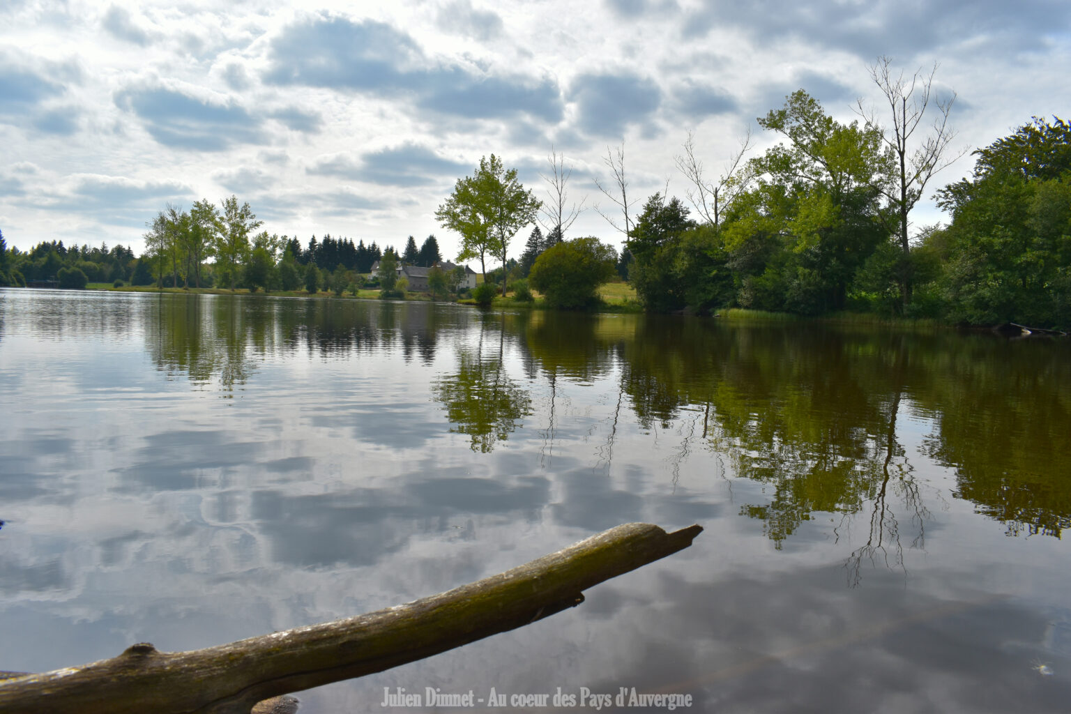 Le Lac et l’Etang de la Crégut (15) – Au Cœur des Pays d'Auvergne