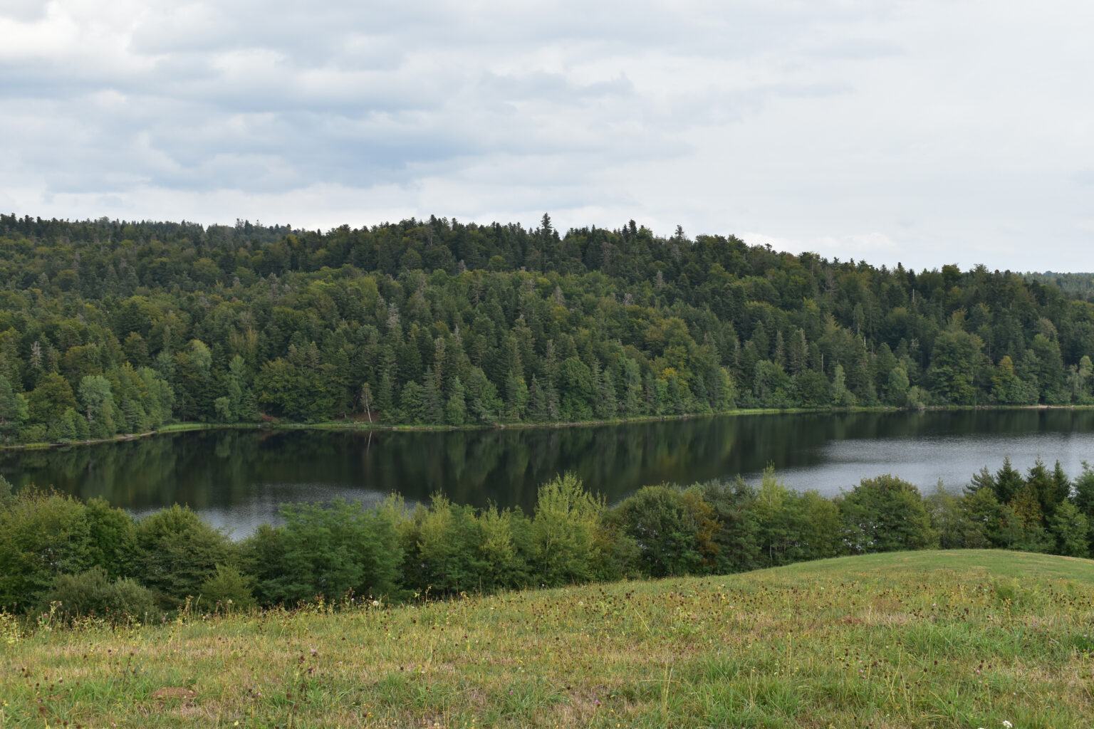 Le Lac et l’Etang de la Crégut (15) – Au Cœur des Pays d'Auvergne