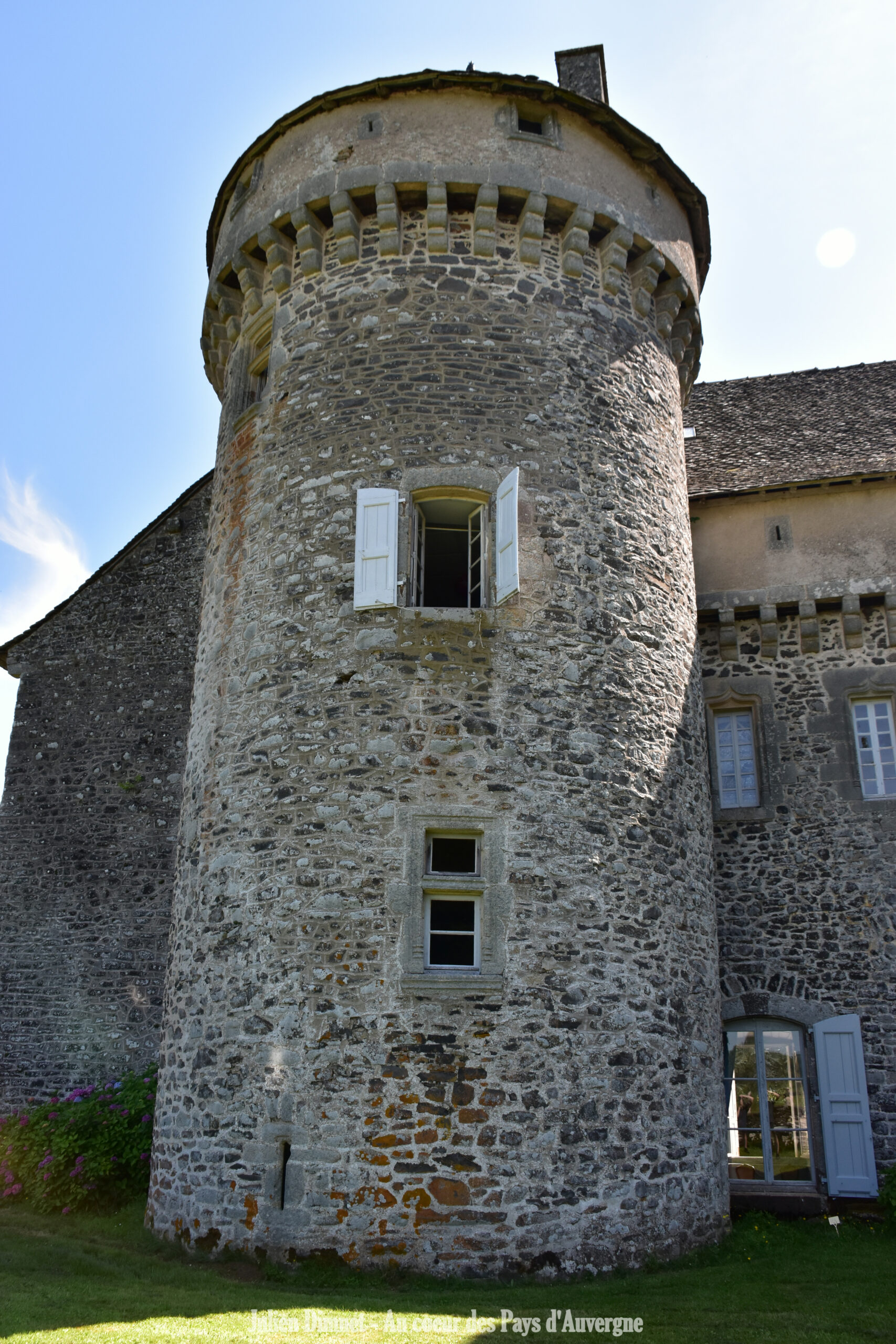 Le Château de La Vigne (15) – Au Cœur des Pays d'Auvergne